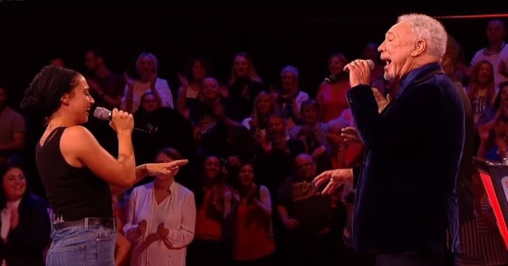 Sir Tom Jones And Bethzienna Williams Sing “cry To Me” In Stirring Duet